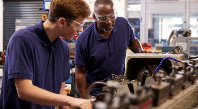 Apprenticeships rise as graduate vacancies drop 8%, reports Institute ...